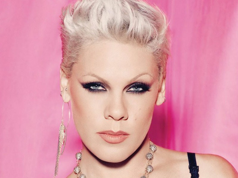 Pink a fost desemnată de Revista People „cel mai frumos om din lume ...