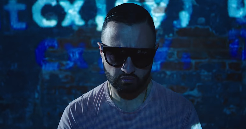 Super Sako, autorul hitului „Mi Gna”, vine în România. Uite unde poți ...