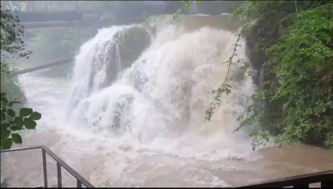 Viiturile au distrus unul dintre cele mai iubite trasee turistice din ...