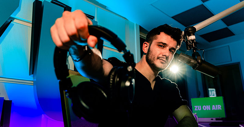 Zona de Confort cu Vlad Drăgulin: Ascultă aici cele mai noi piese ...