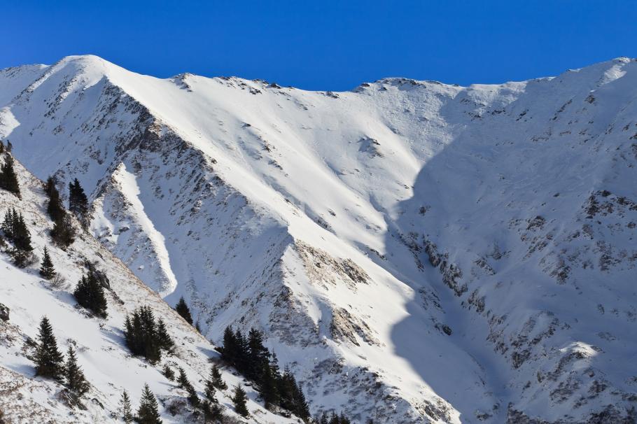 E risc mare de avalanșă în Munții Bucegi | Radio ZU