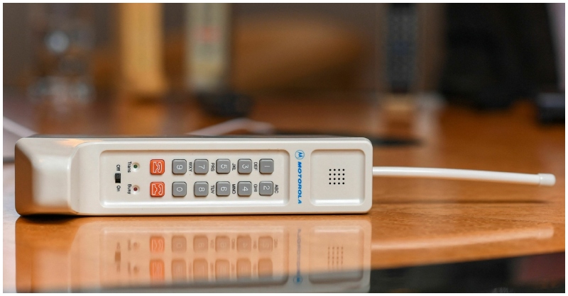 52 de ani de la primul apel pe un telefon mobil. Cine a inițiat apelul ...